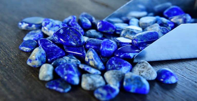 √ Lapis Lazuli: vertus, pouvoir et caractéristiques • Naturaso